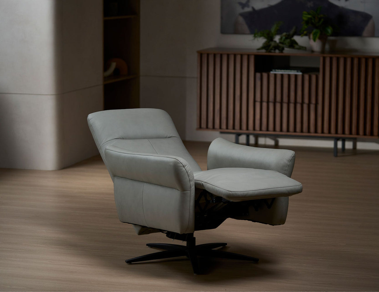 VINGE Full Leather Single Motorised Recliner Sofa